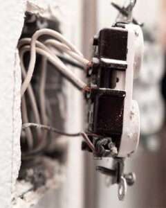 Short Circuits causes, prevention, and solutions | Luminous Electric